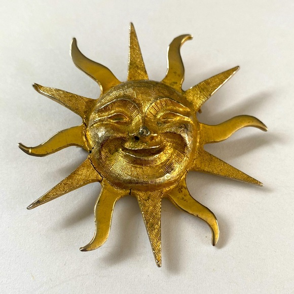 Jewelry | Celestial Vintage Sun Smiling Brushed Gold Tone Brooch | Poshmark